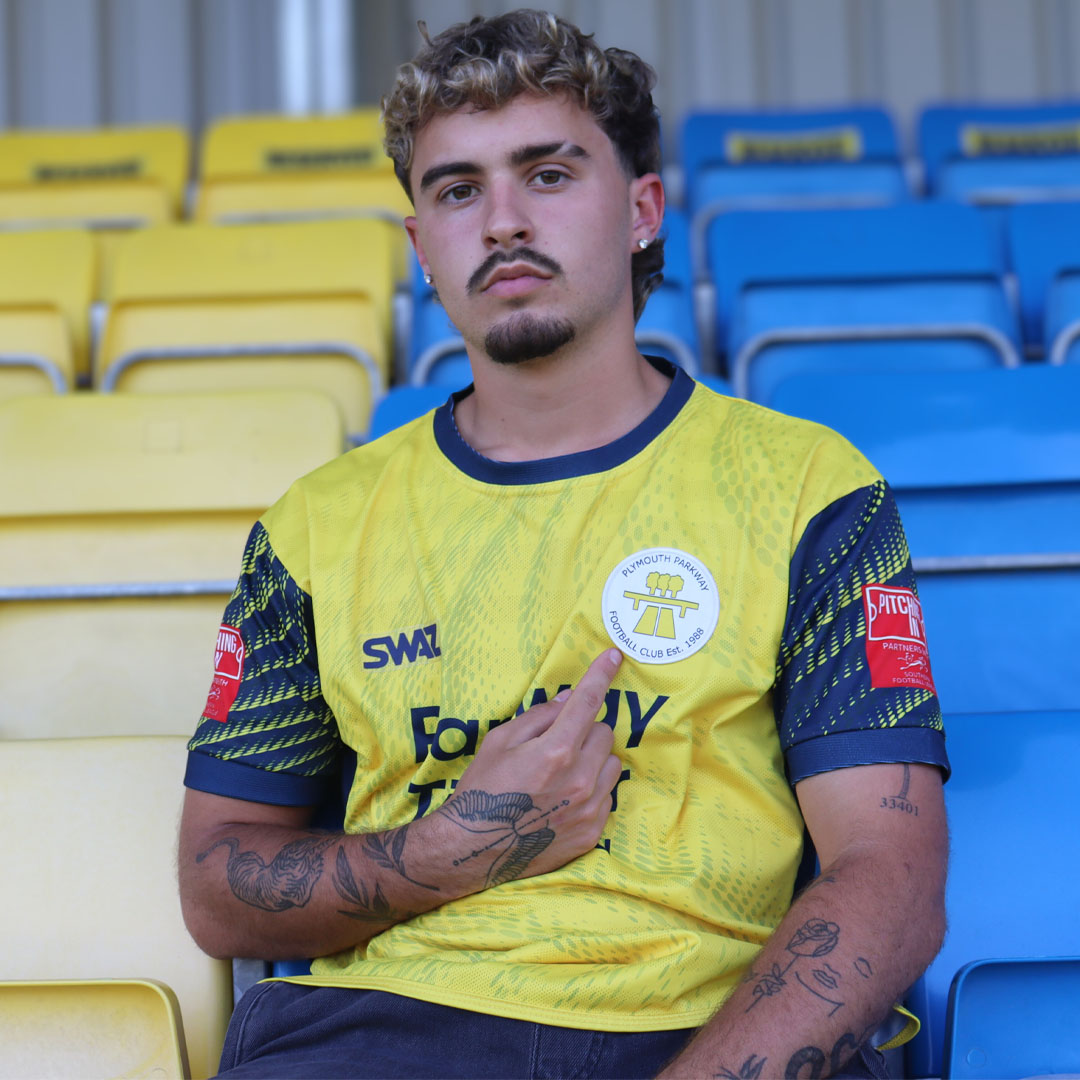 Max Edgecombe signs for Parkway - Plymouth Parkway FC